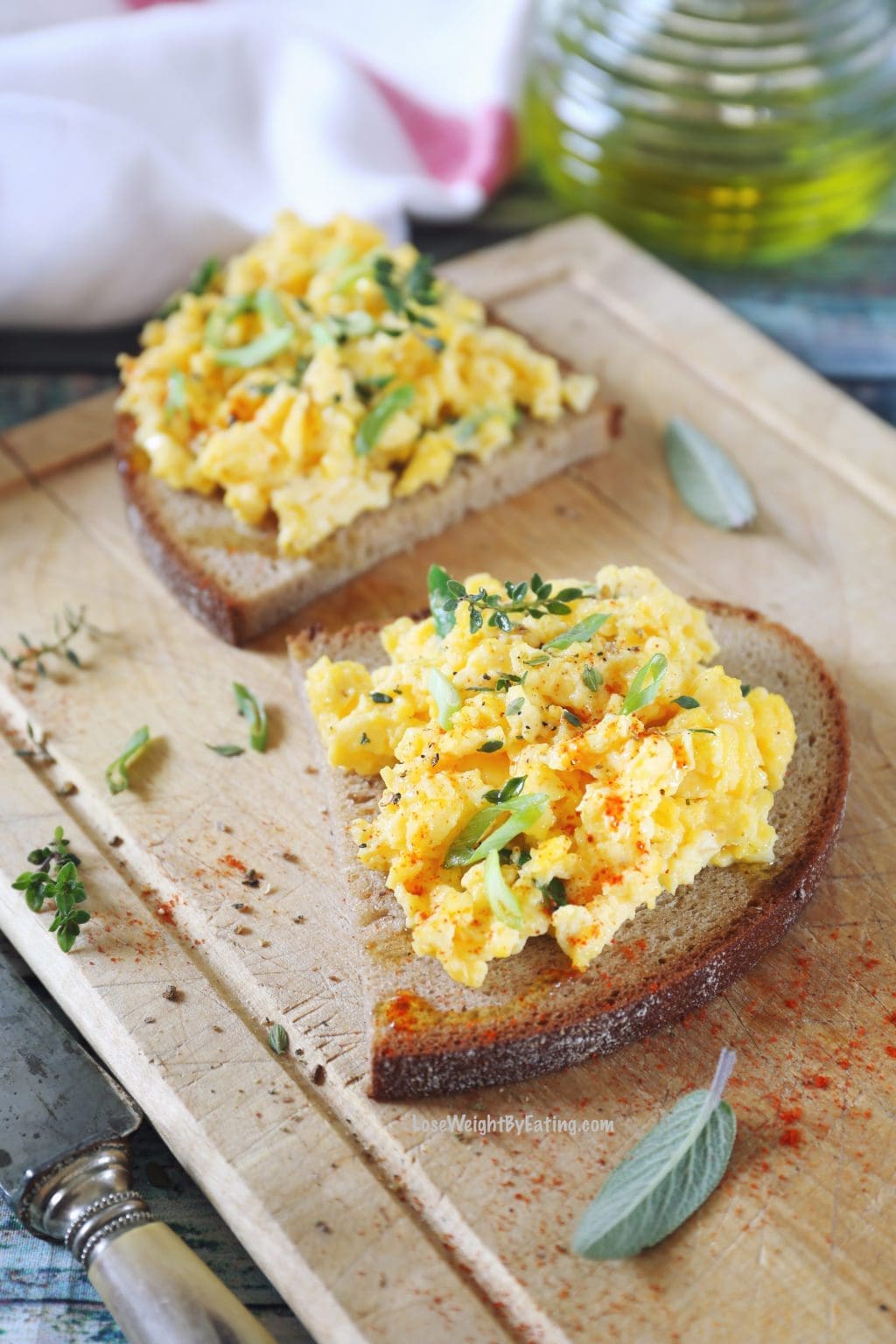 Low Calorie Scrambled Egg Toast - Lose Weight By Eating